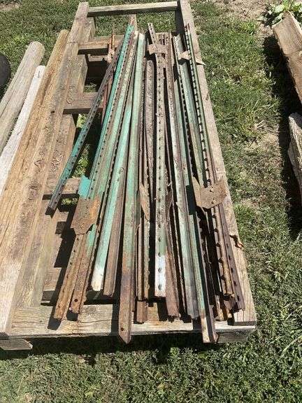 6 foot T post etc. Pallet included - Legacy Auction Company