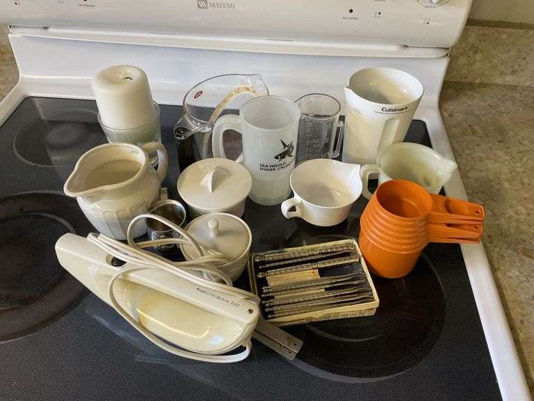 Miscellaneous kitchen items - Legacy Auction Company