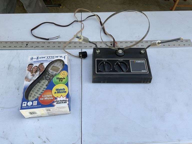 Gemini antenna with universal remote - Legacy Auction Company