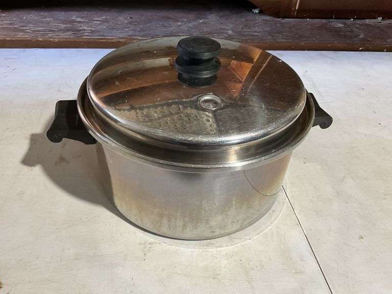 Saladmaster soup kettle - Legacy Auction Company