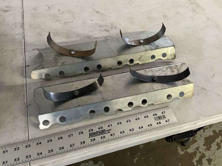 Small block Chevy valve train oil deflector and - Legacy Auction Company