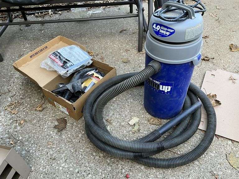 Shop vac wet/dry vac with attachments-works - Legacy Auction Company