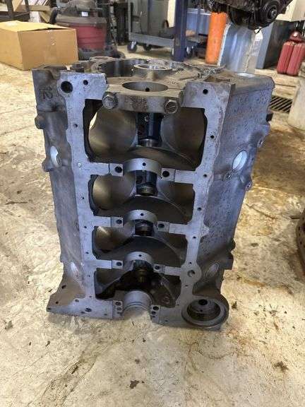 350 Chevy block - Legacy Auction Company