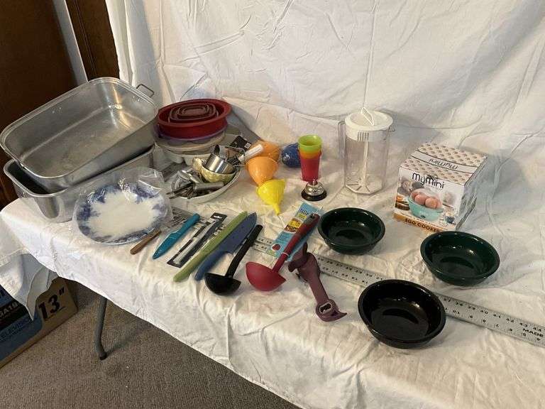 Assorted kitchen items - Legacy Auction Company