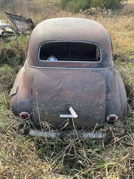 1941 Pontiac, Style 41-2511 - Legacy Auction Company