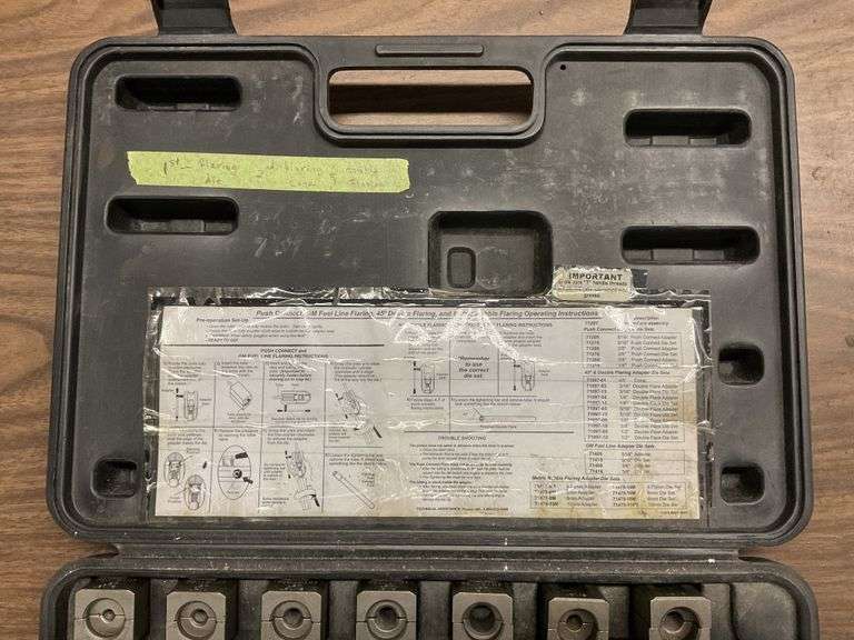 Mastercool universal hydraulic flaring tool set - Legacy Auction Company