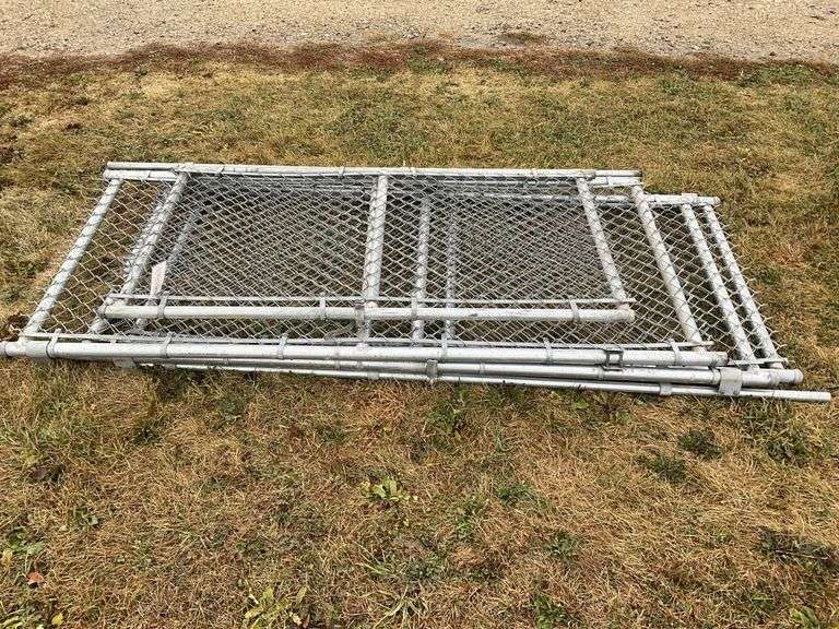 4 chain-link gates - Legacy Auction Company
