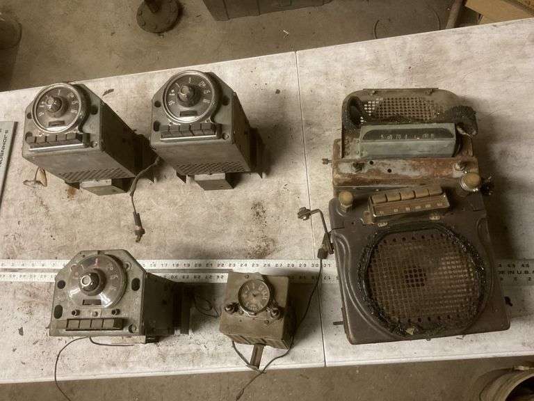 Vintage car radios - Legacy Auction Company