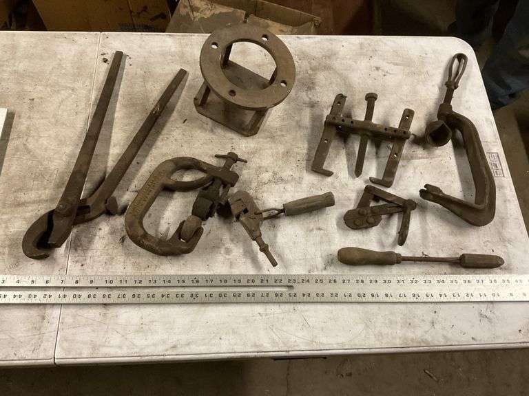 Puller and vintage tools - Legacy Auction Company