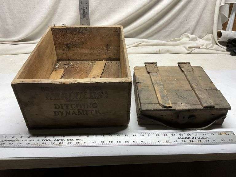 Hercules ditching dynamite box, hinged box - Legacy Auction Company