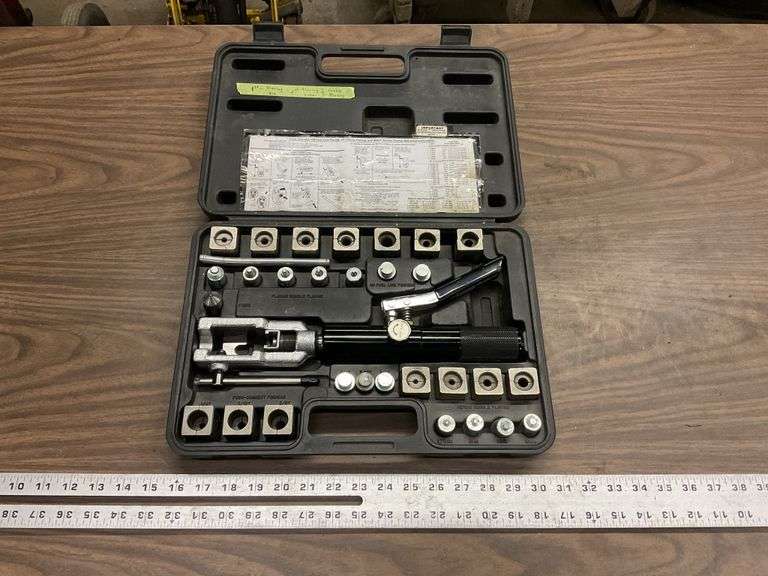 Mastercool universal hydraulic flaring tool set - Legacy Auction Company