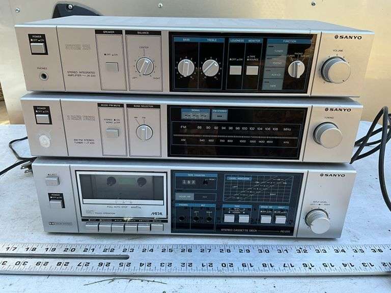 Sanyo stereo system - Legacy Auction Company