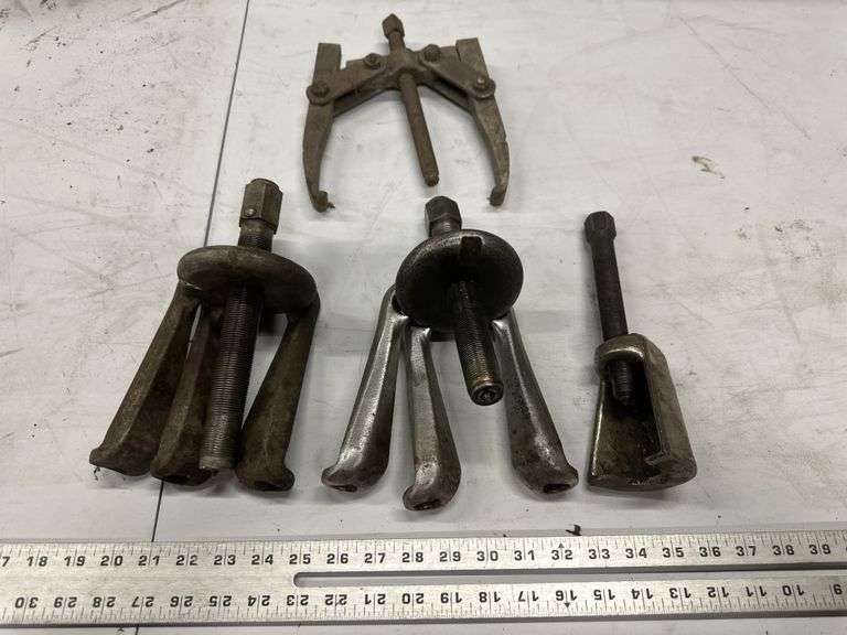 Assorted pulley pullers - Legacy Auction Company