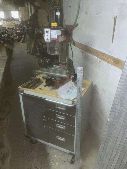 Central machinery mini vertical milling/drilling - Legacy Auction Company
