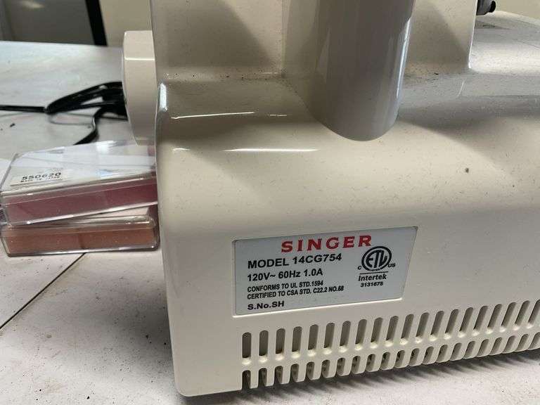 Singer pro finish surger - Legacy Auction Company