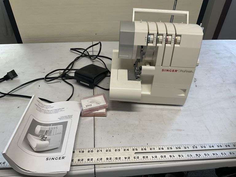 Singer pro finish surger - Legacy Auction Company