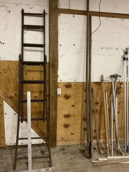 Vintage wood extension ladder - Legacy Auction Company