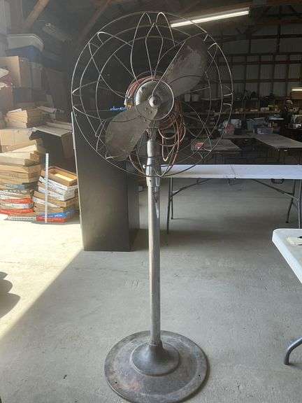 Vintage Hunter stand fan - Legacy Auction Company