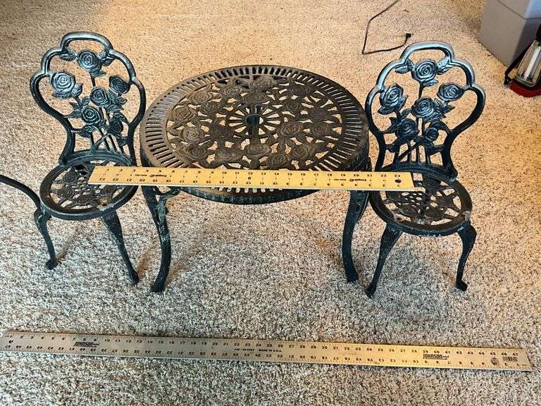 Aluminum mini garden table - Legacy Auction Company