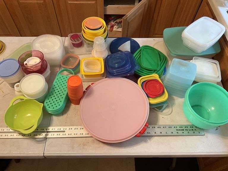 Plastic containers, some Tupperware - Legacy Auction Company
