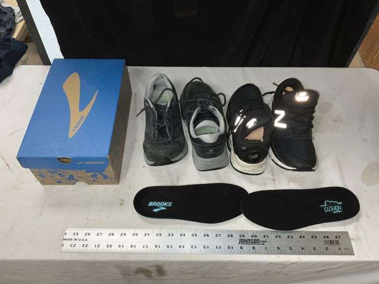 2 pairs of women's shoes, size 8.5 - Legacy Auction Company