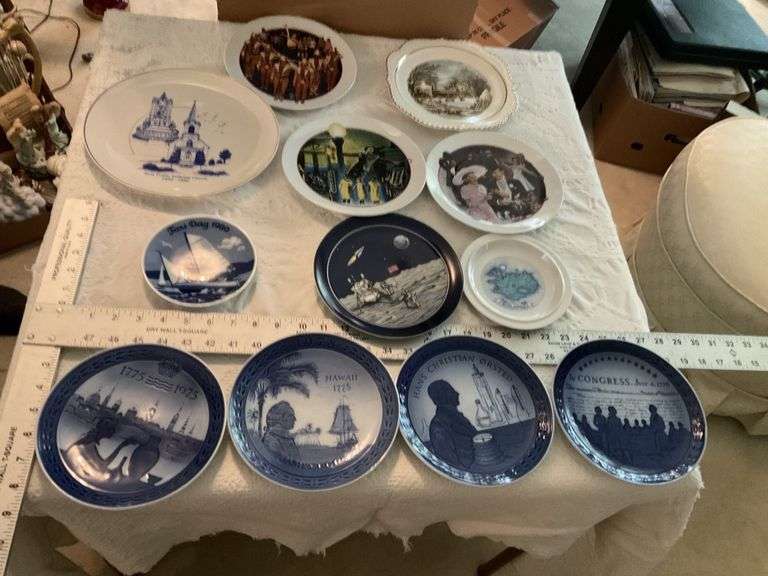 Assorted collector plates - Legacy Auction Company
