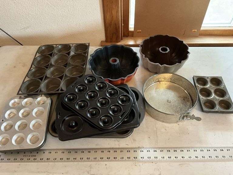 Baking pans - Legacy Auction Company