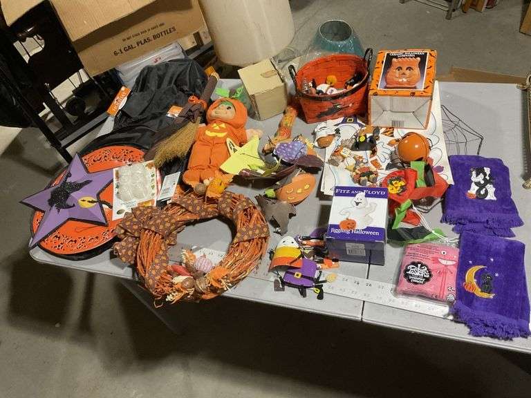 Halloween decorations - Legacy Auction Company
