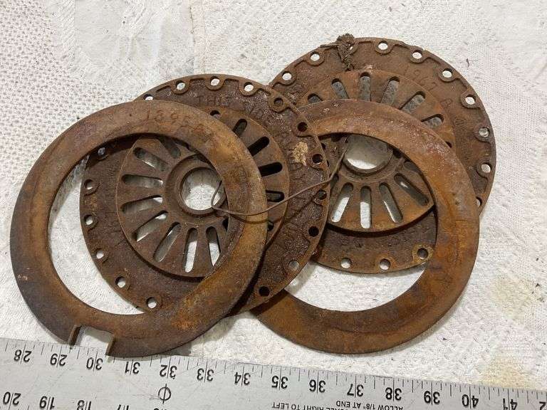 IH planter plates - Legacy Auction Company