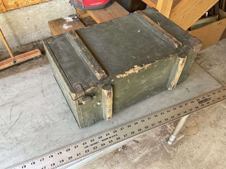Vintage US army box - Legacy Auction Company