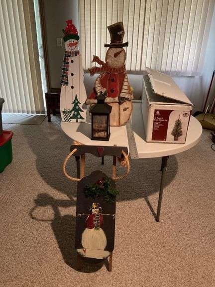 4 foot pre-lit Lowell entryway tree, Christmas - Legacy Auction Company