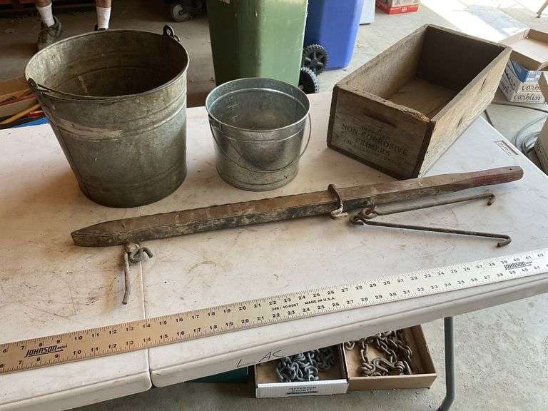 Primitive primer box, fence stretcher and - Legacy Auction Company