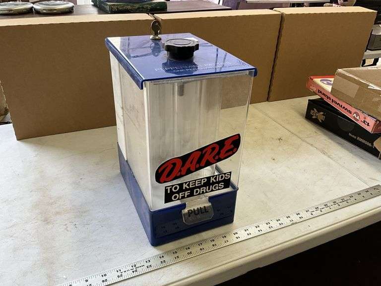 Peppermint patty dispenser w/key - Legacy Auction Company