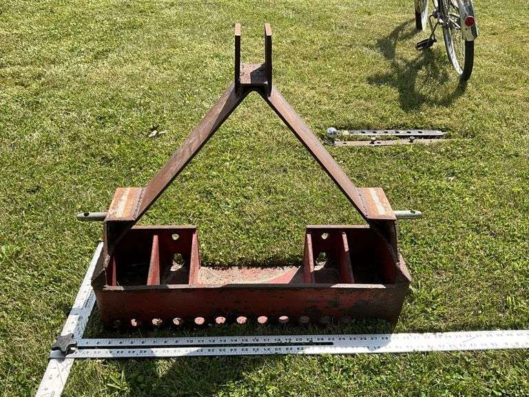 3-point weight bracket - Legacy Auction Company