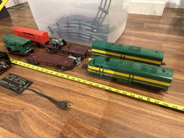 Train set parts and track - Legacy Auction Company