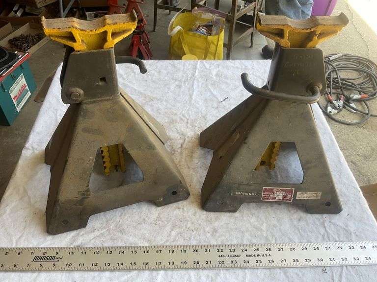 Napa 5 ton jack stands - Legacy Auction Company