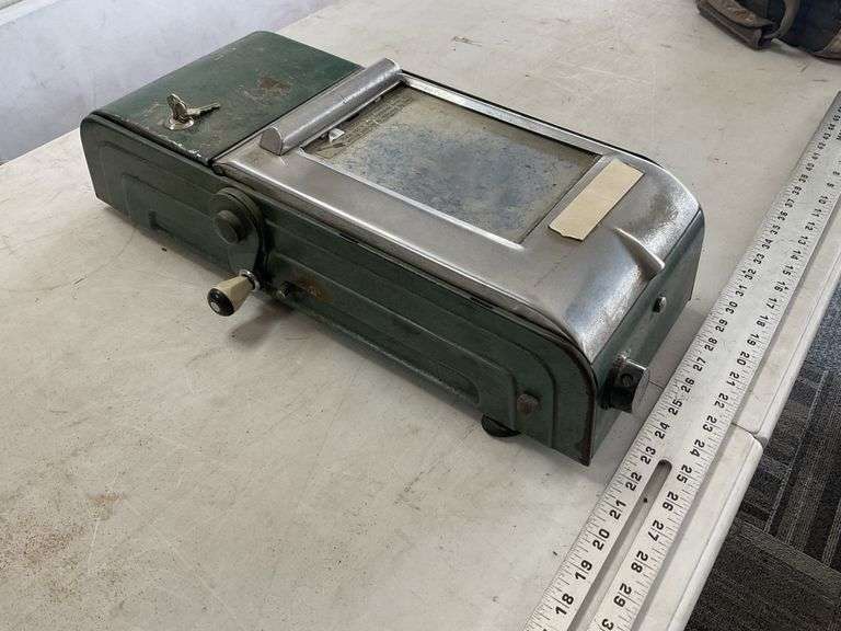 Receipt machine w/key - Legacy Auction Company