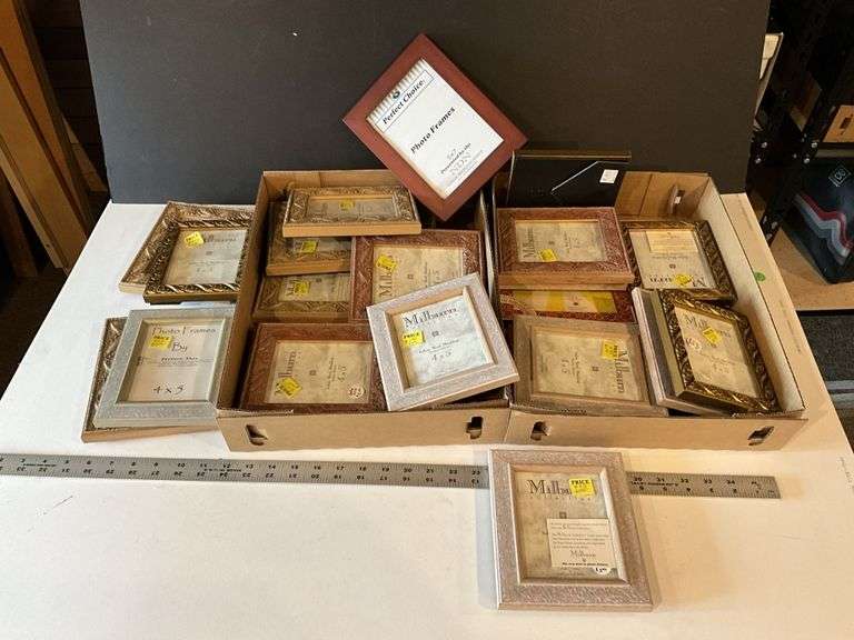 Assorted photo frames - Legacy Auction Company