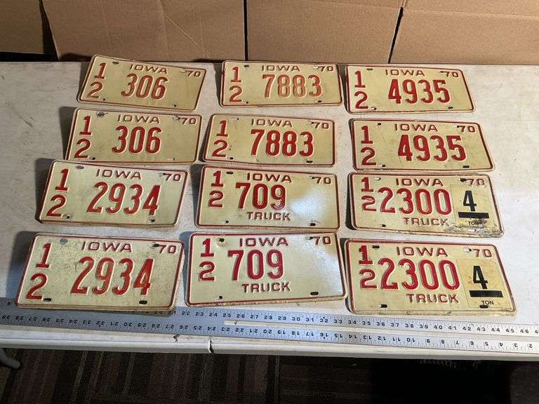 Matching 70s license plates - Legacy Auction Company