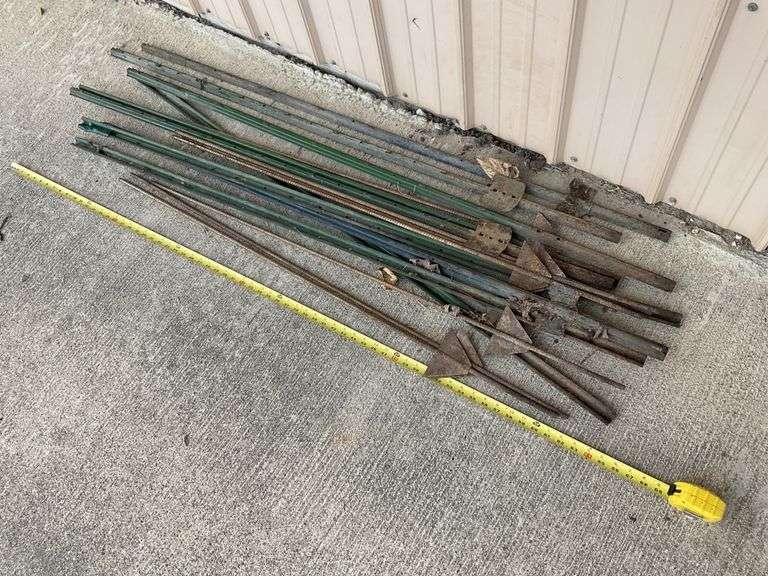 Assorted electric fence posts - Legacy Auction Company