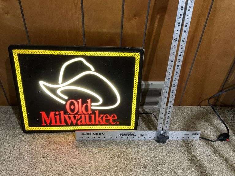 Old Milwaukee lighted sign - Legacy Auction Company