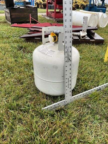 5 gal propane tank - Legacy Auction Company