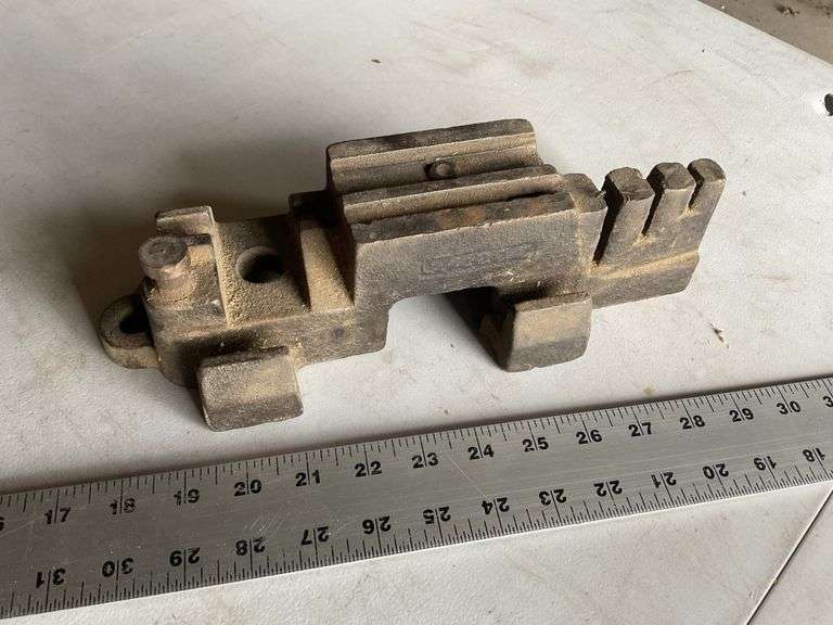 Vintage queen chain breaking anvil - Legacy Auction Company