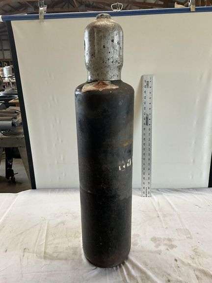 Acetylene tank - Legacy Auction Company