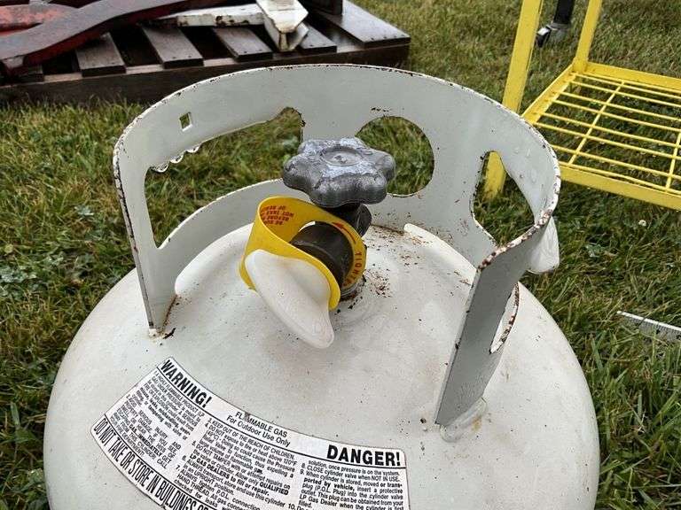 5 gal propane tank - Legacy Auction Company
