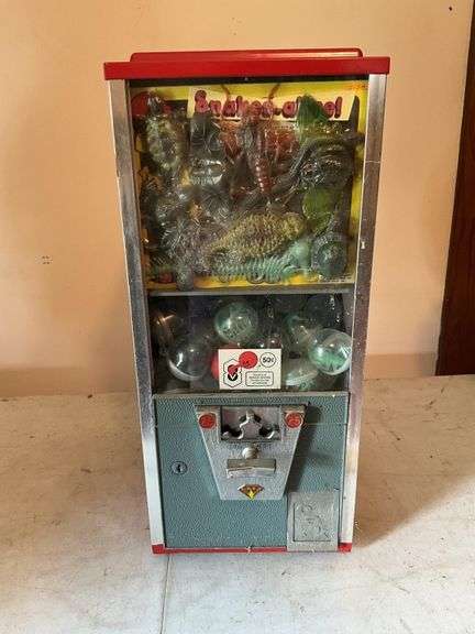 Vintage toy machine, no key & doesn't turn - Legacy Auction Company