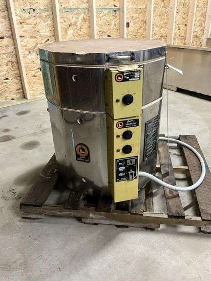 Duncan ceramic kiln model DK 1020–1 - Legacy Auction Company