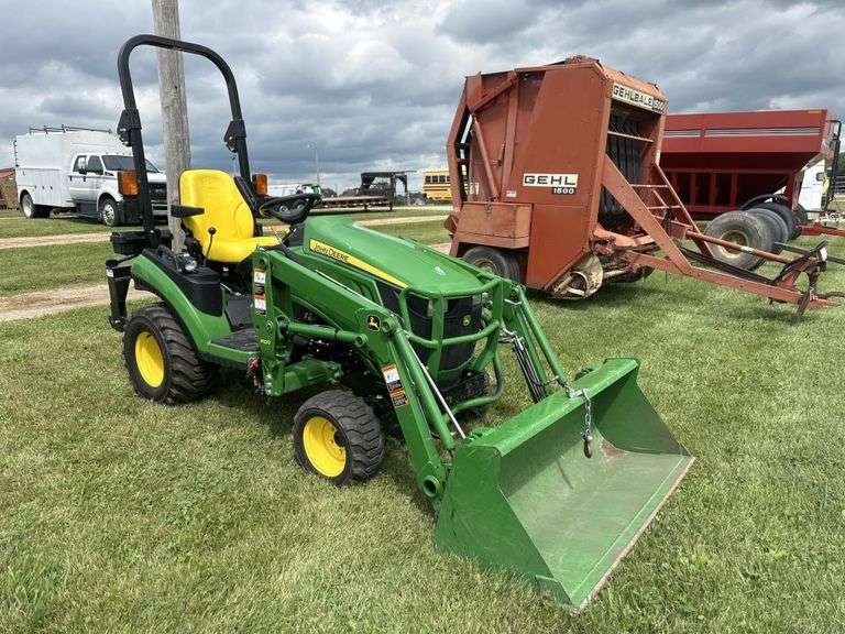 2017 John Deere 1025R utility tractor w/loader - Legacy Auction Company