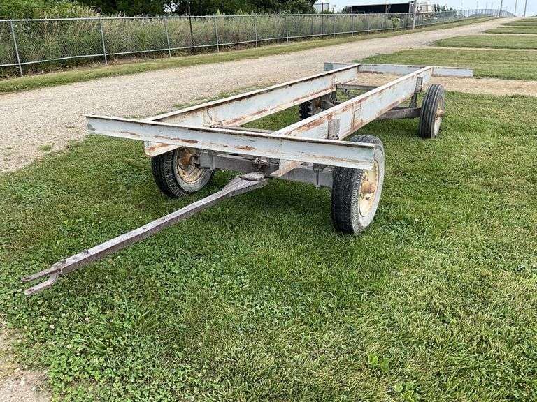 John Deere 953 running gear with steel frame 7' x - Legacy Auction Company