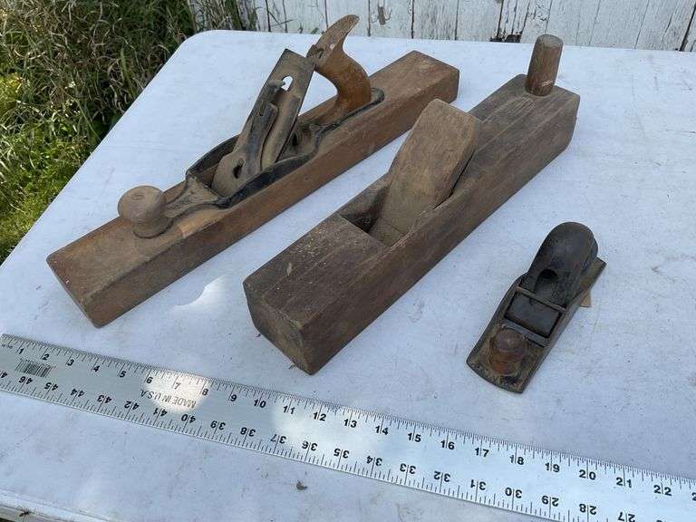 Assorted hand planes - Legacy Auction Company